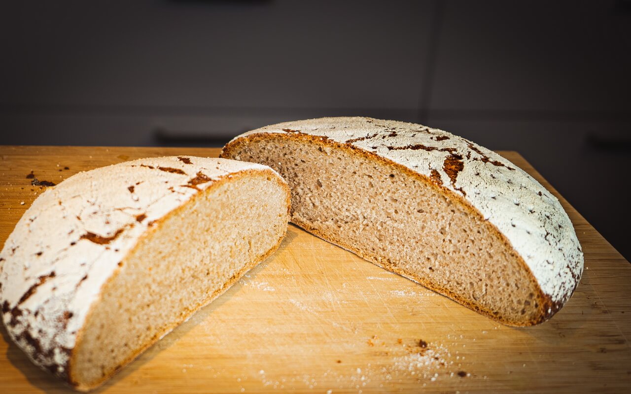 Mild brown bread aka "Nußdorfer Landbrot" : Sourdough